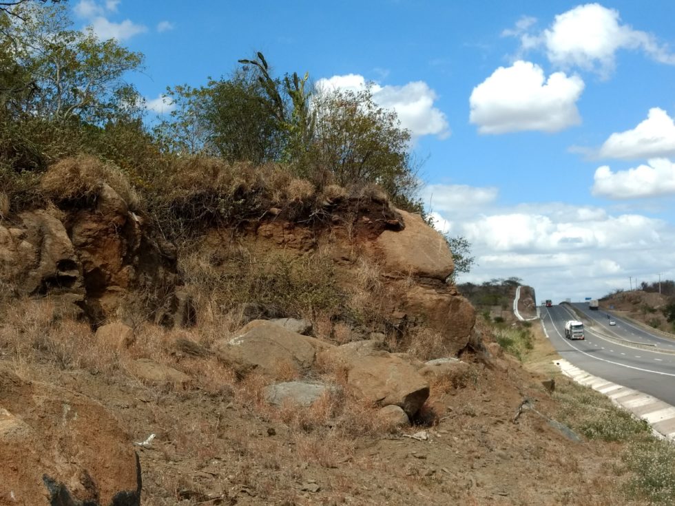 Material de origem e suas relações com os solos e a paisagem - Colapso